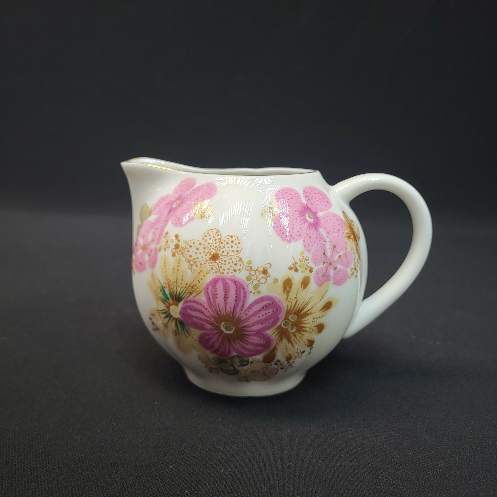 Молочник винтажный, СССР. Фарфор ЛФЗ, с цветочным рисунком и позолотой