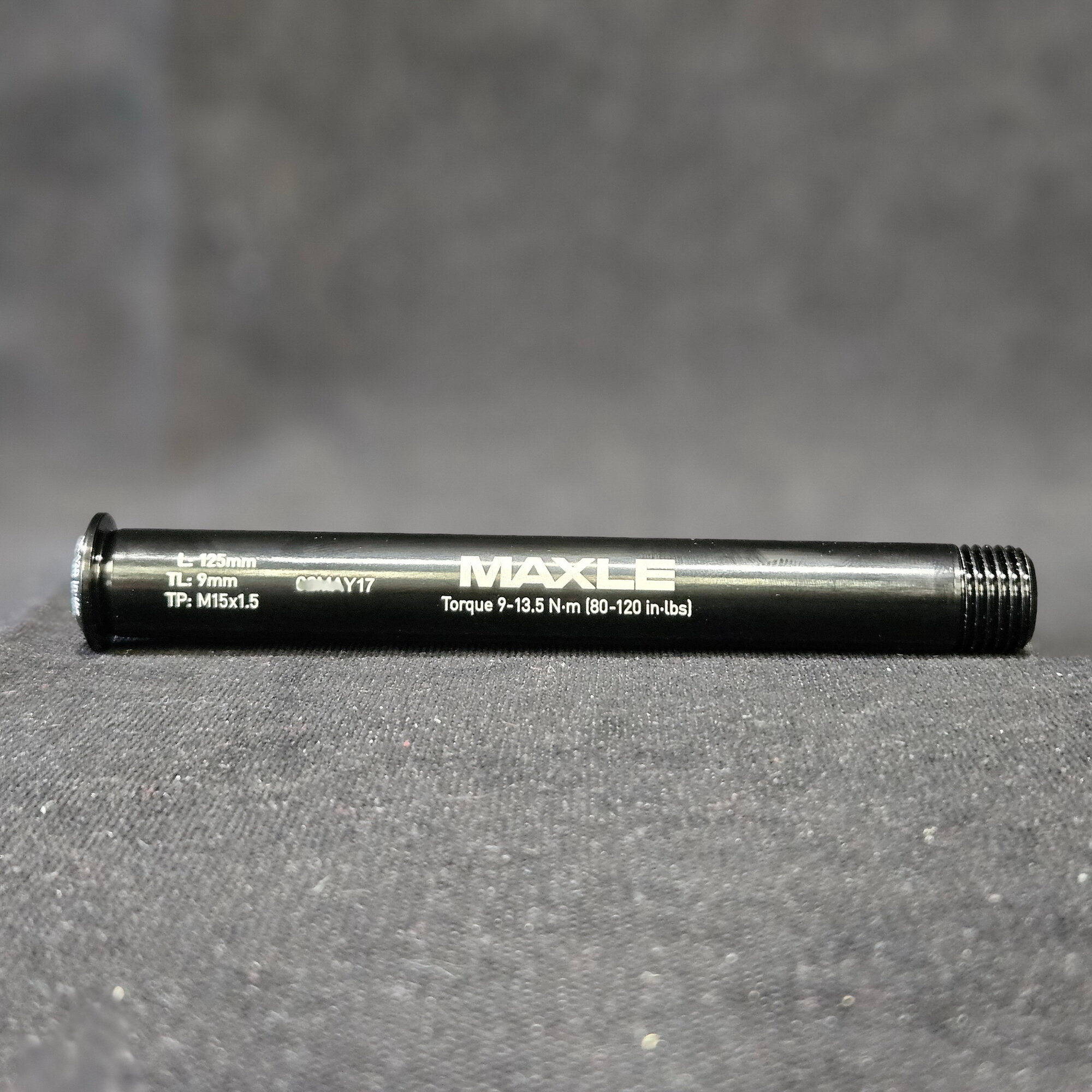 Ось переднего колеса RockShox Maxle Stealth, L: 125 мм, d: 15 мм, шаг 1,5 мм, p/n 00.4318.016.003