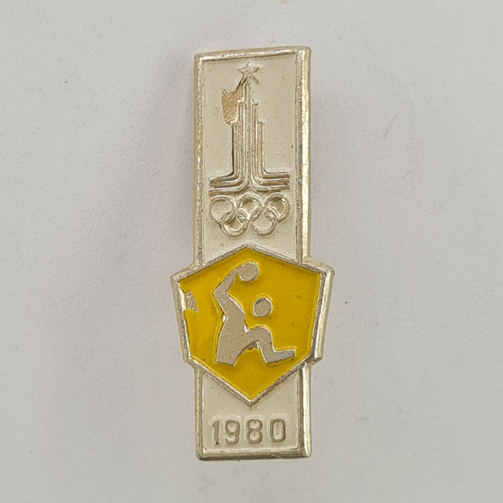 Значок СССР. Олимпиада 1980, спорт, волейбол, олимпийские кольца. Винтажный значек.