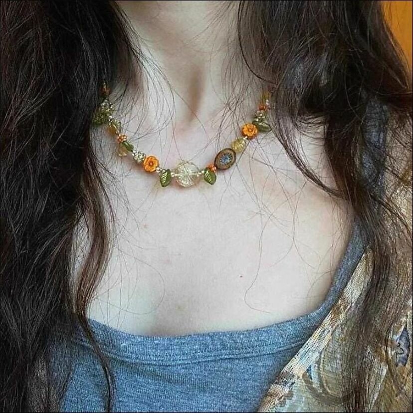 Колье, металл, искусственный камень, бежевый — фото 1