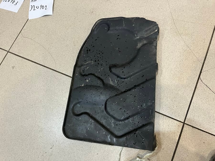 Пыльник двигателя боковой правый от Hyundai ix35 2010-2015