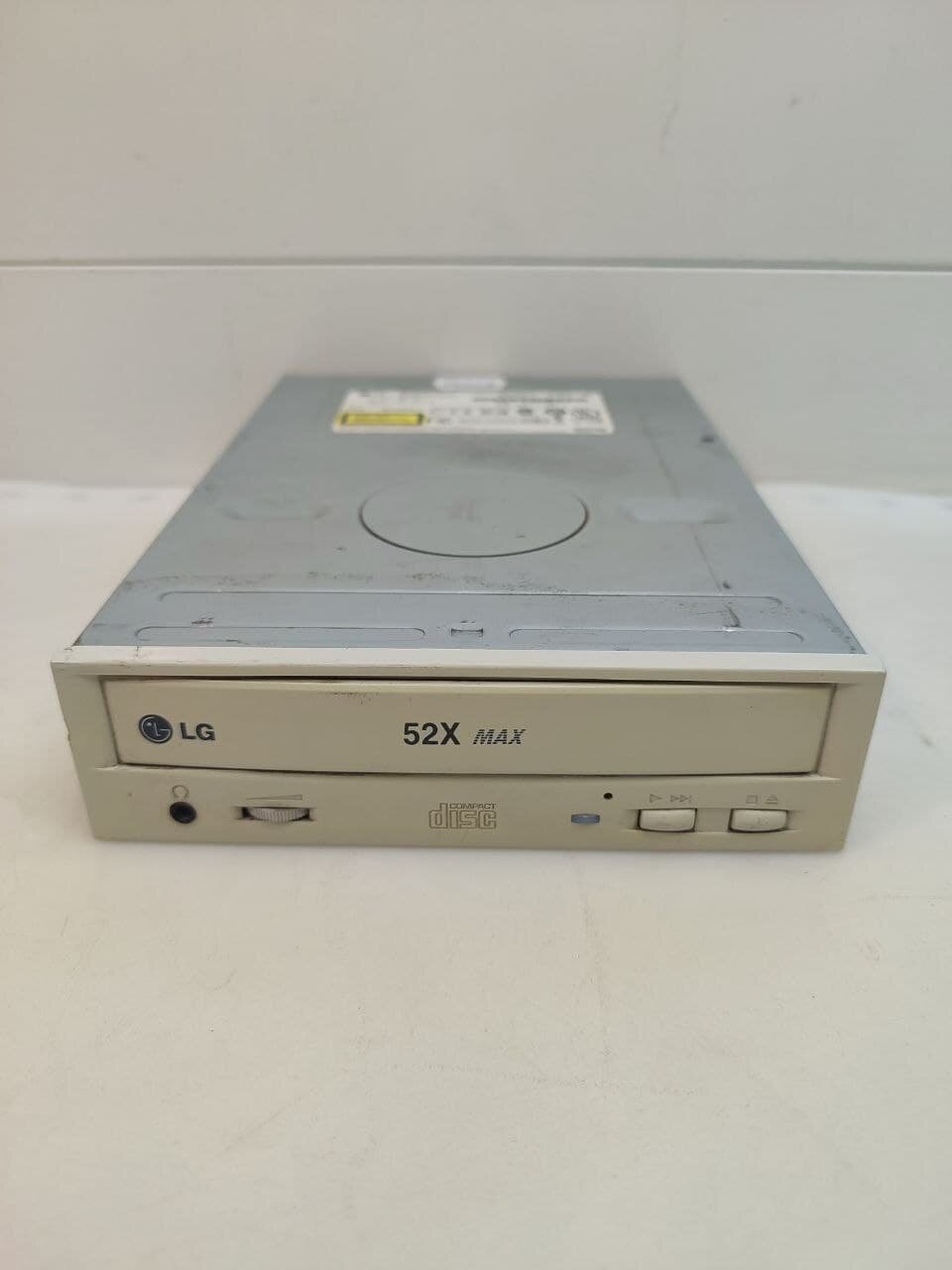 Читающий привод CD-ROM LG CRD-8521B IDE белый — фото 1