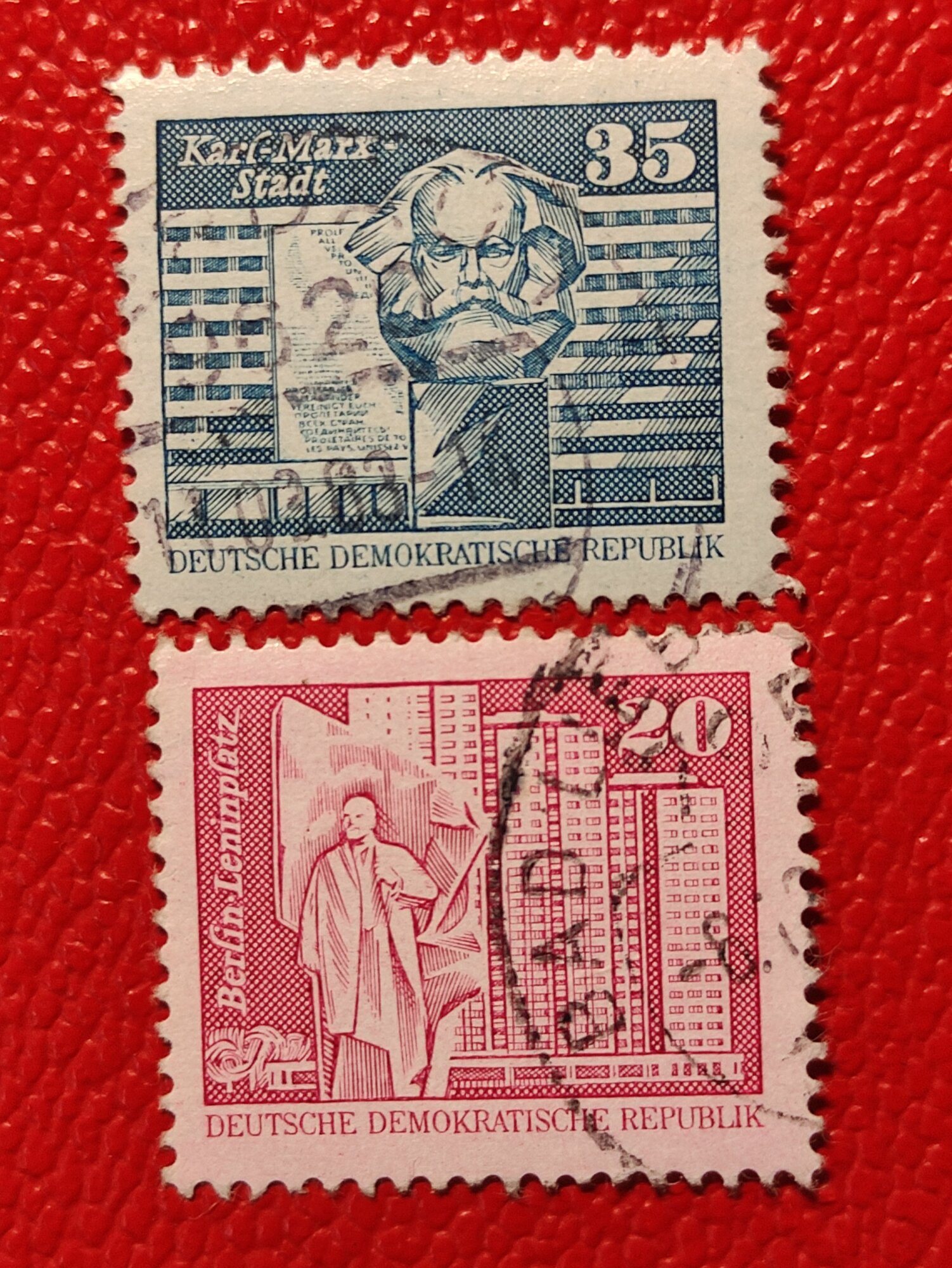 Марки Германия (ГДР) 1973. Памятники архитектуры. Серия: "Памятник Ленину на Ленинплац + Здание на Карл-Маркс-Штадт". Гашение - См фото