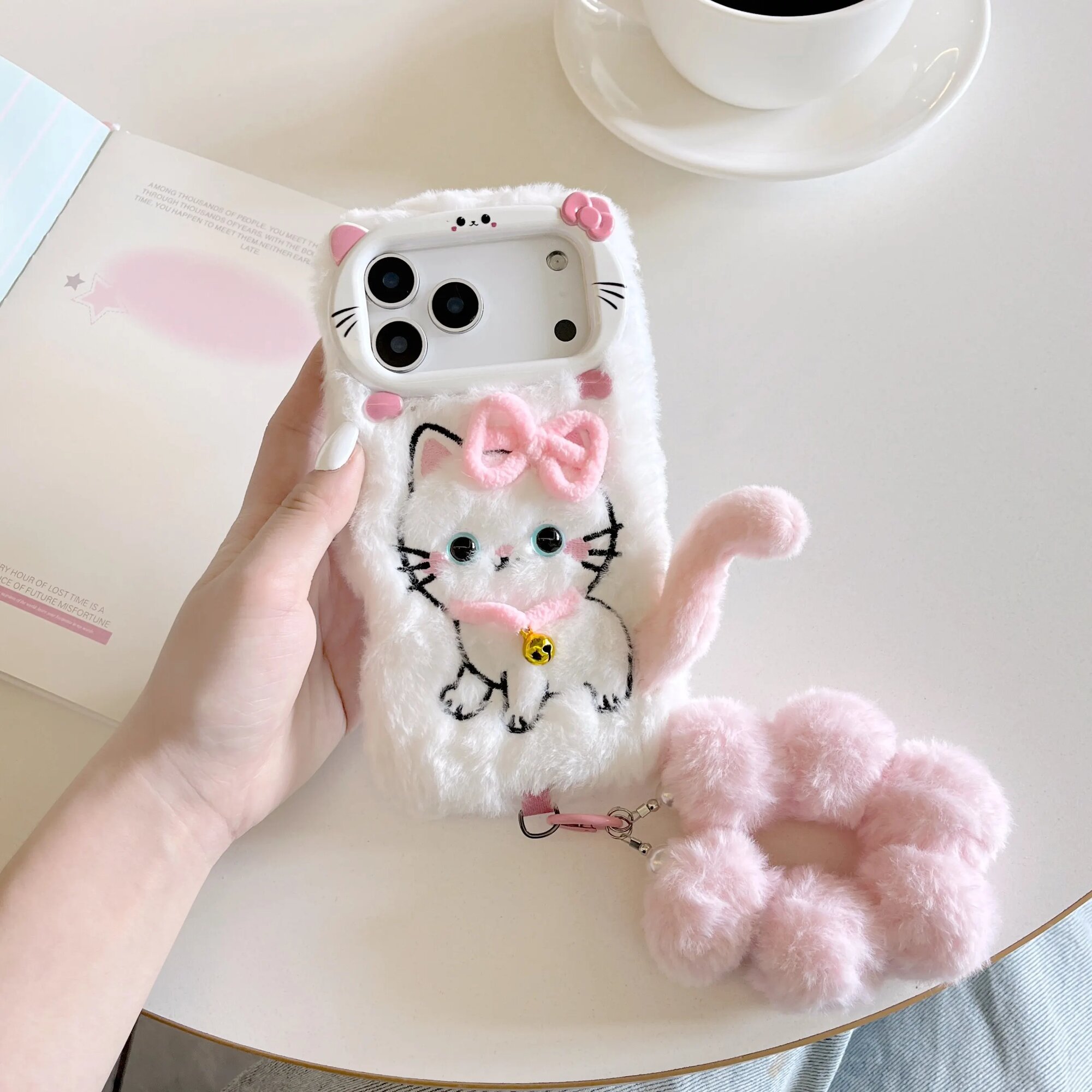 Плюшевый чехол для iPhone 16 Pro Max Bell Cat