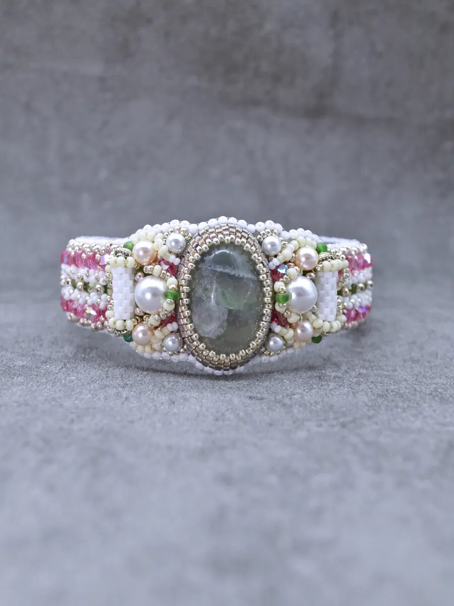 Незамкнутый браслет, кристалл, кристаллы Swarovski, бисер
