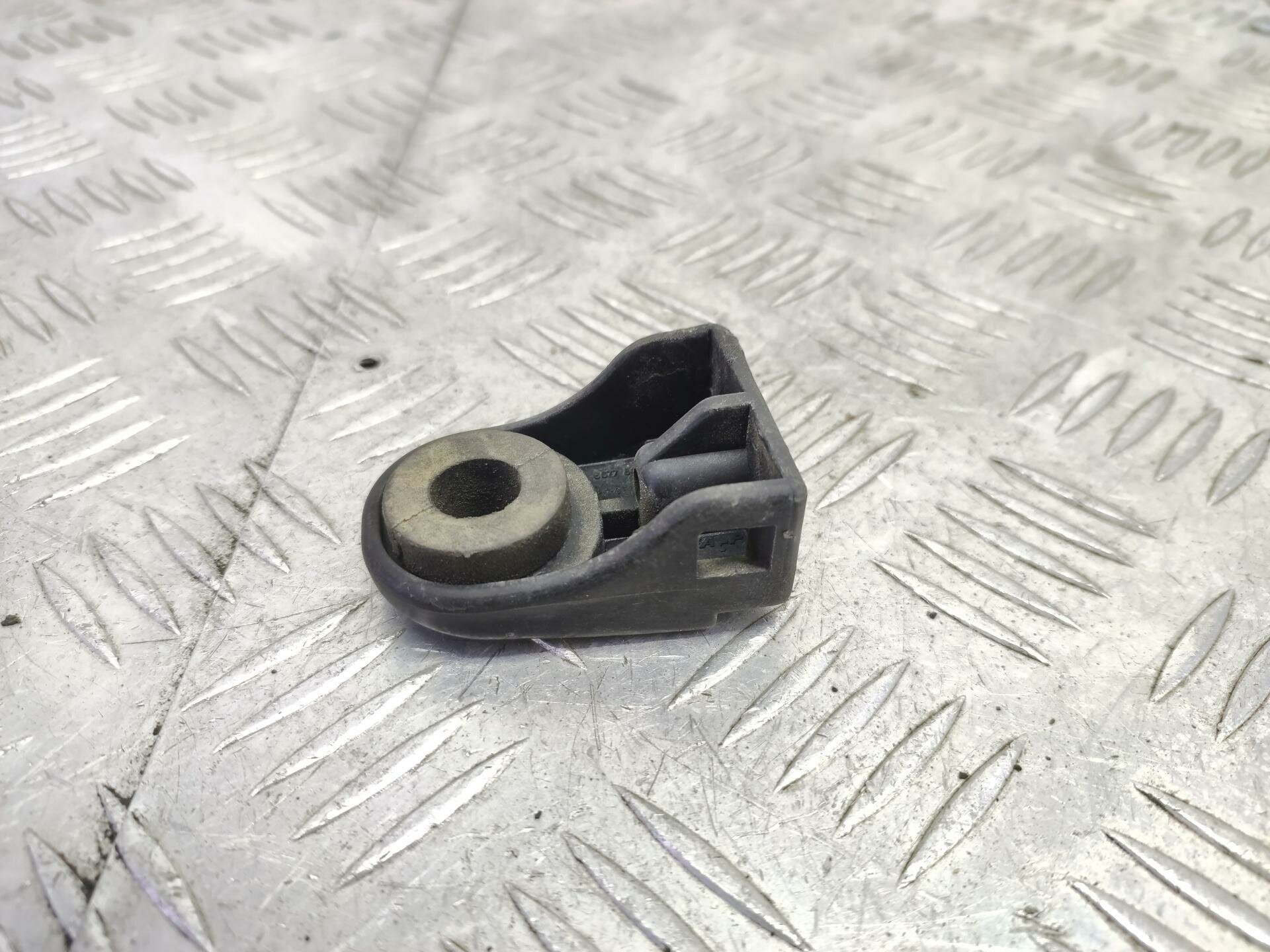 Кронштейн (крепление) радиатора Peugeot 307 (2001 - 2005) 9628677880