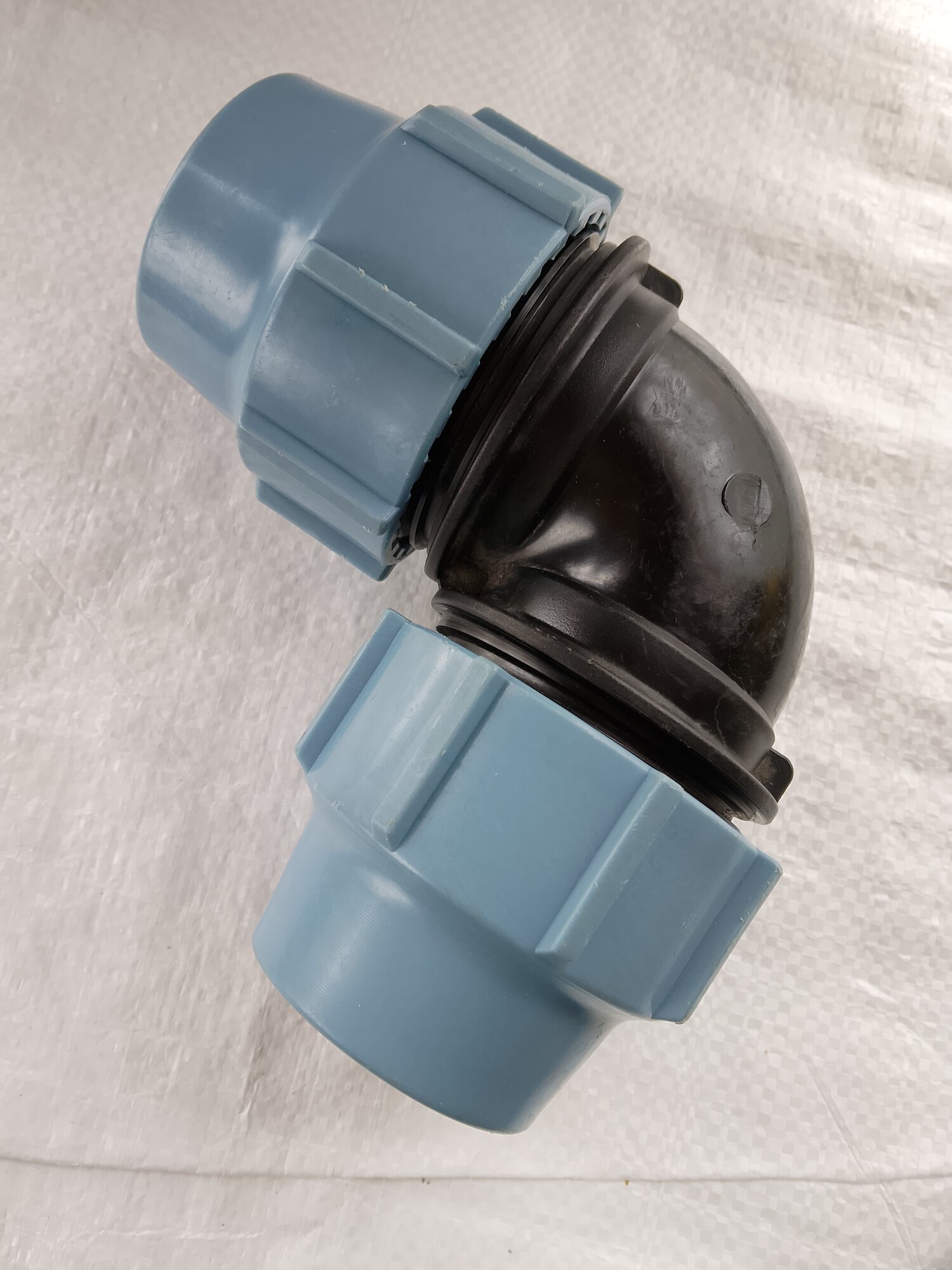 Уголок для труб ПНД Ø 50 на 90 ° .