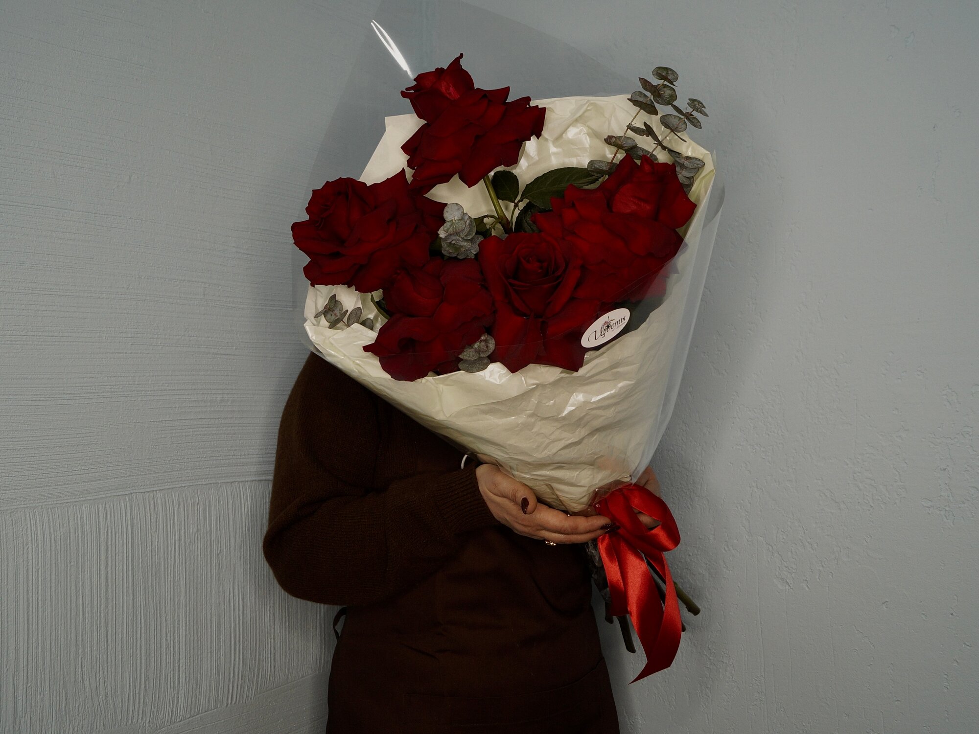 Монобукет "Французская роза", 5 цветов, на стеблях, диаметр 35см