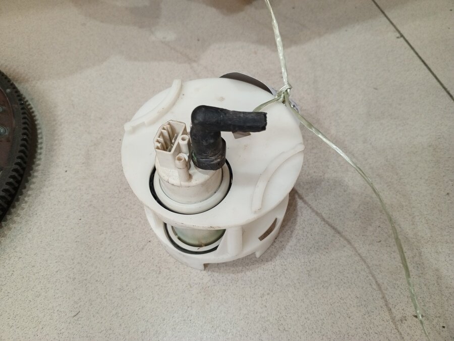 Насос топливный от Mercedes-Benz S-Class W221 2005-2013