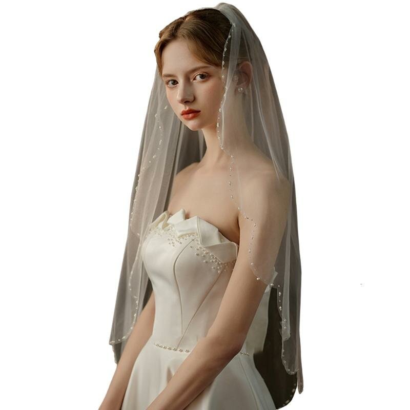 Белая фатиновая фата для невесты