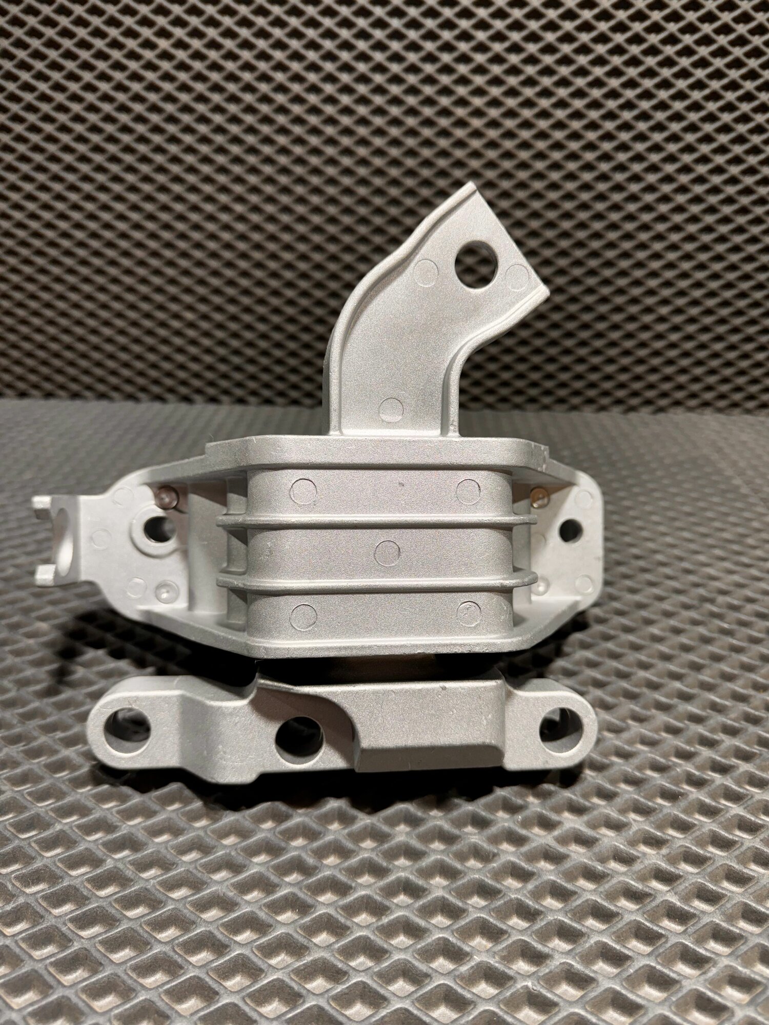 Опора двигателя левая Chevrolet Volt Opel Ampera 1.4 23291455