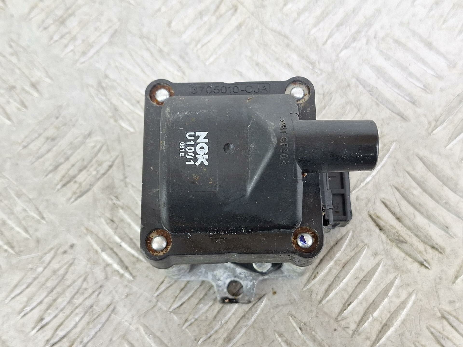 Катушка зажигания Volkswagen Golf 3 1999 3705010CJA