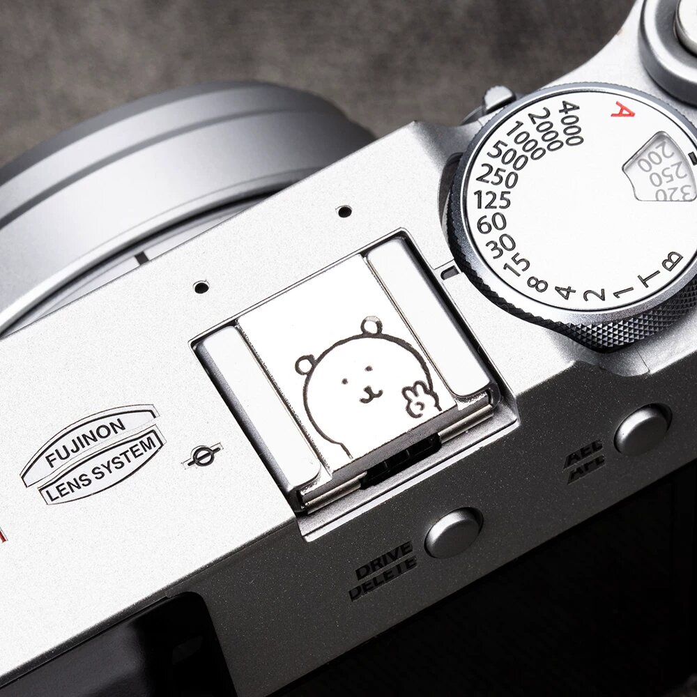 Маленькая медвежья дизайнерская вспышка в позе победы для камер Fuji XT20/XT5/XT50/XT3/XM5/X100VI