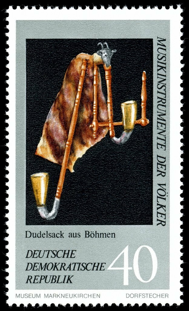 (1971-084) Марка Германия (ГДР) "Волынка" Музыкальные инструменты III