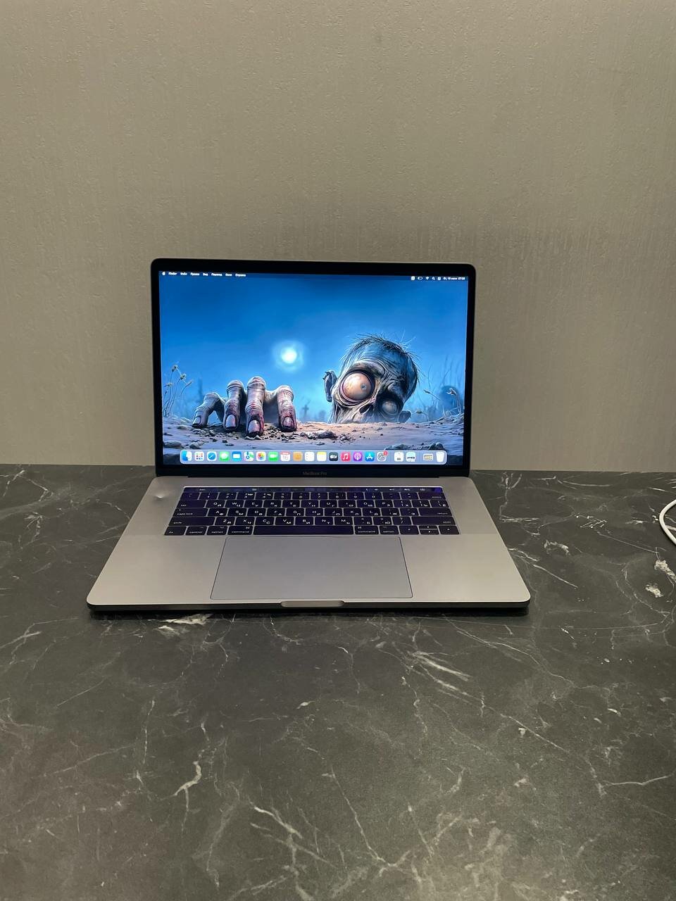 15.4" Ноутбук Apple MacBook Pro 15 2017, Intel Core i7 2.8 ГГц, 16/256 ГБ, AMD Radeon Pro 555, Intel HD Graphics 530