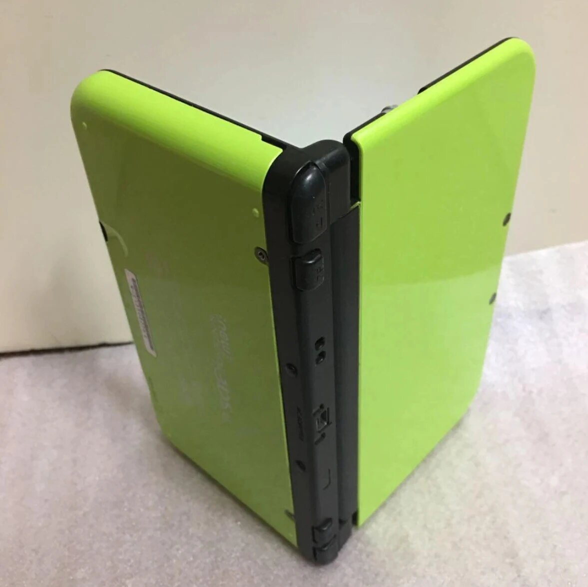 Восстановленная портативная игровая консоль 3DS XL Зеленый, 64G, Green NEW-3DS-XL
