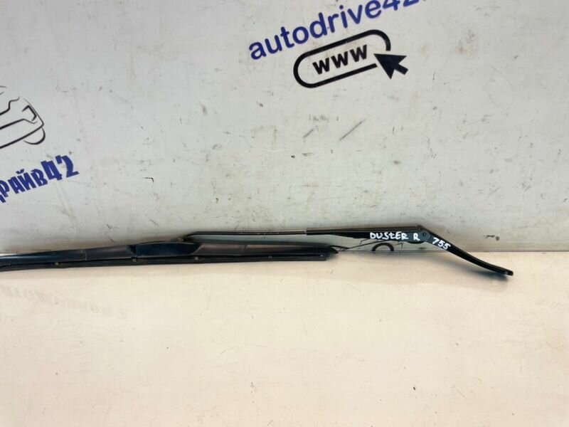 Держатель щетки стеклоочистителя Renault Duster 2014 288816518R HSM F4RA400, правый (с пробегом)