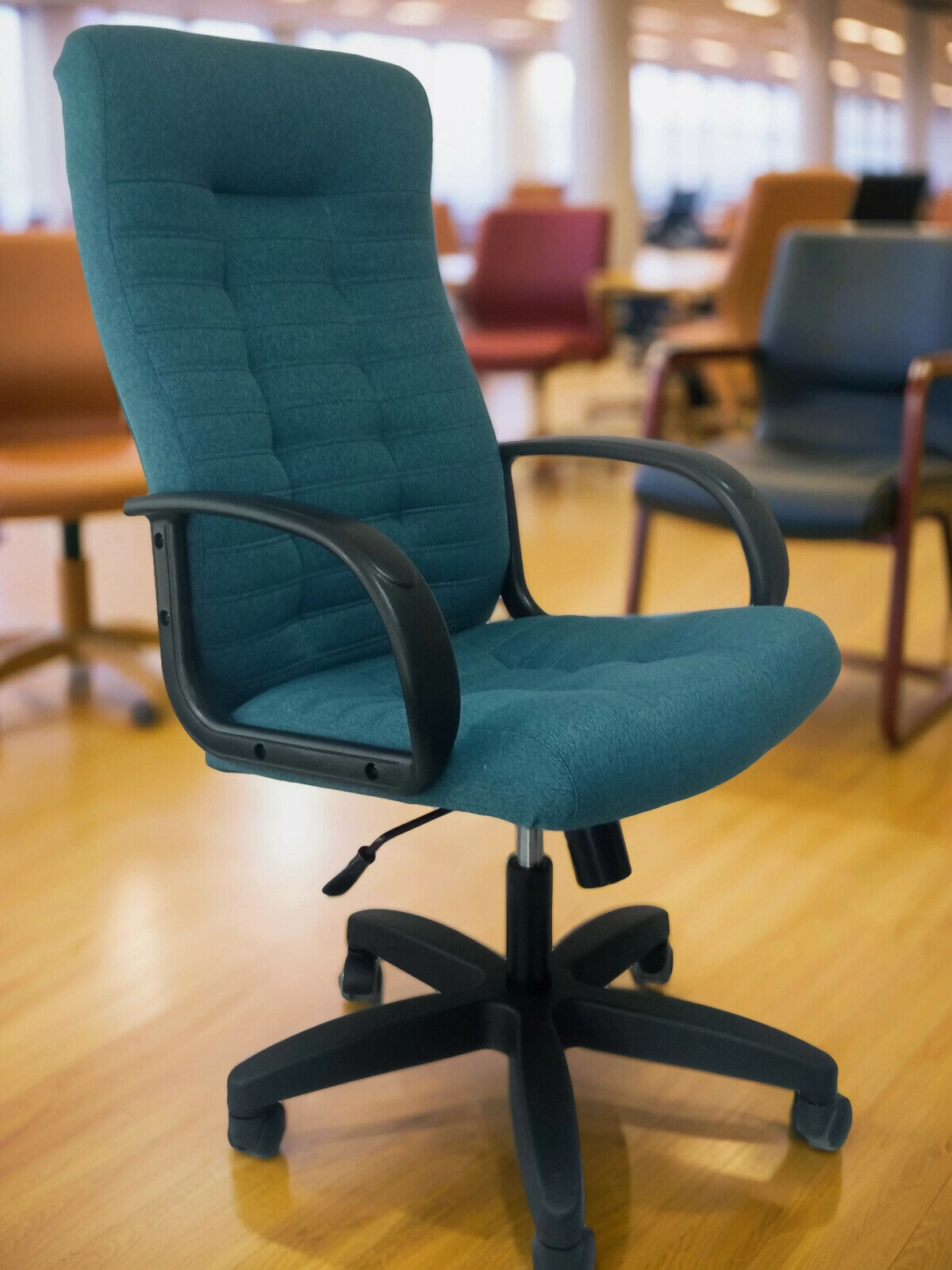 Кресло StylChairs "Атлант Ультра", газлифт, механизм Топ-Ган, ткань морская волна
