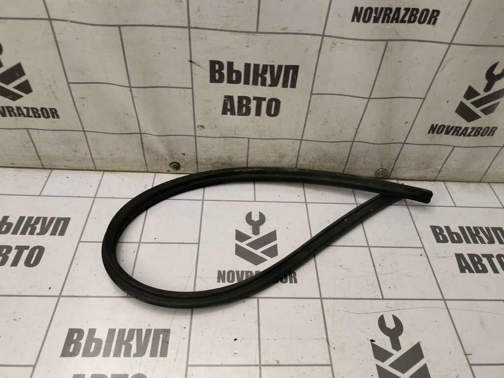 Уплотнитель капота Audi 80 90 B3 86-91