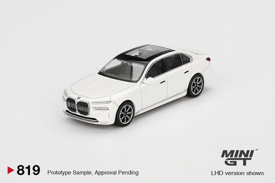 Машинка коллекционная MINI GT 1:64 BMW i7 xDrive60 Mineral White 819