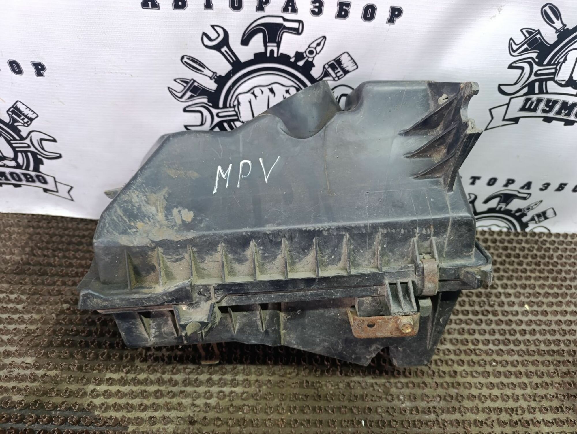 Корпус воздушного фильтра Mazda MPV, II (LW) 2002 с пробегом