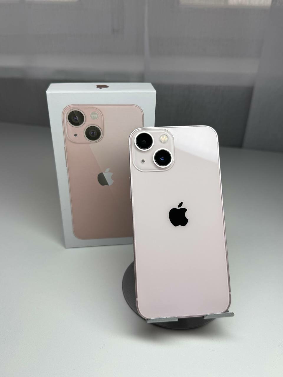 Б/У Смартфон Apple iPhone 13 mini 256 ГБ, розовый, экран 5,4"