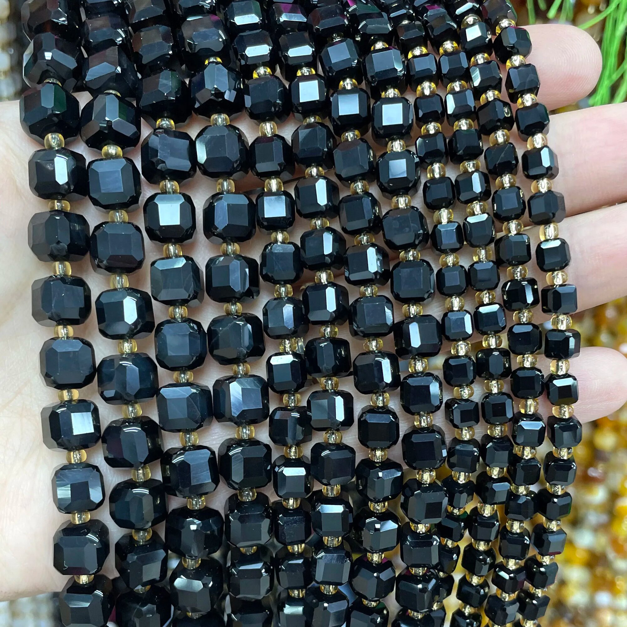 Черные кубические бусины из черного агата 6 мм (23 шт.)