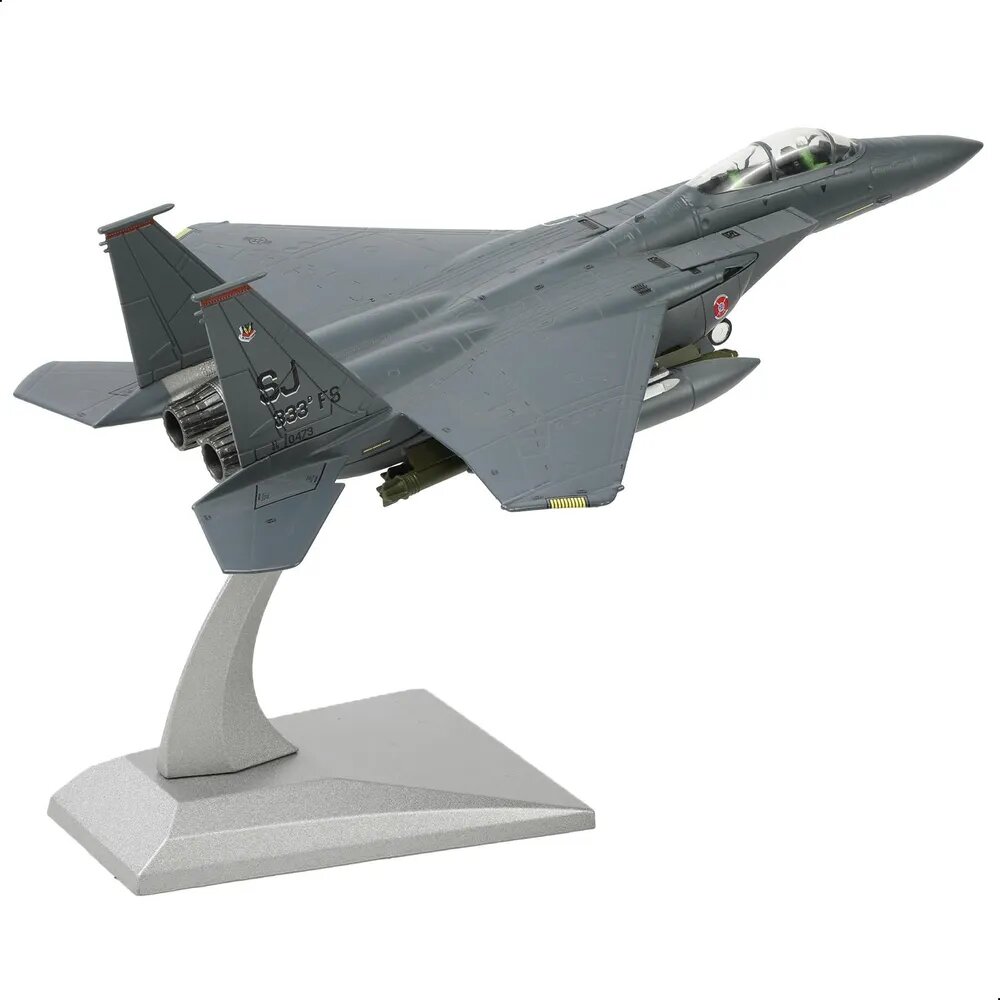 Классический военный демонстрационный двухмоторный истребитель American Eagle F-15E в масштабе 1:100. Предварительно собранный набор, из дюйкаст-сплава. Подходит для коллекции или подарка.