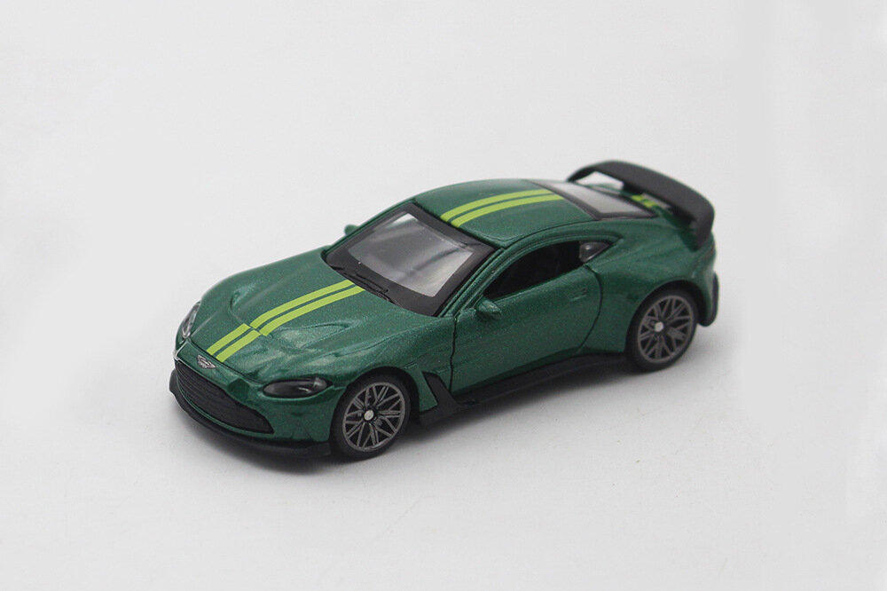 Модель автомобиля Aston Martin V12 в масштабе 1:64 из сплава с зеленым декалем