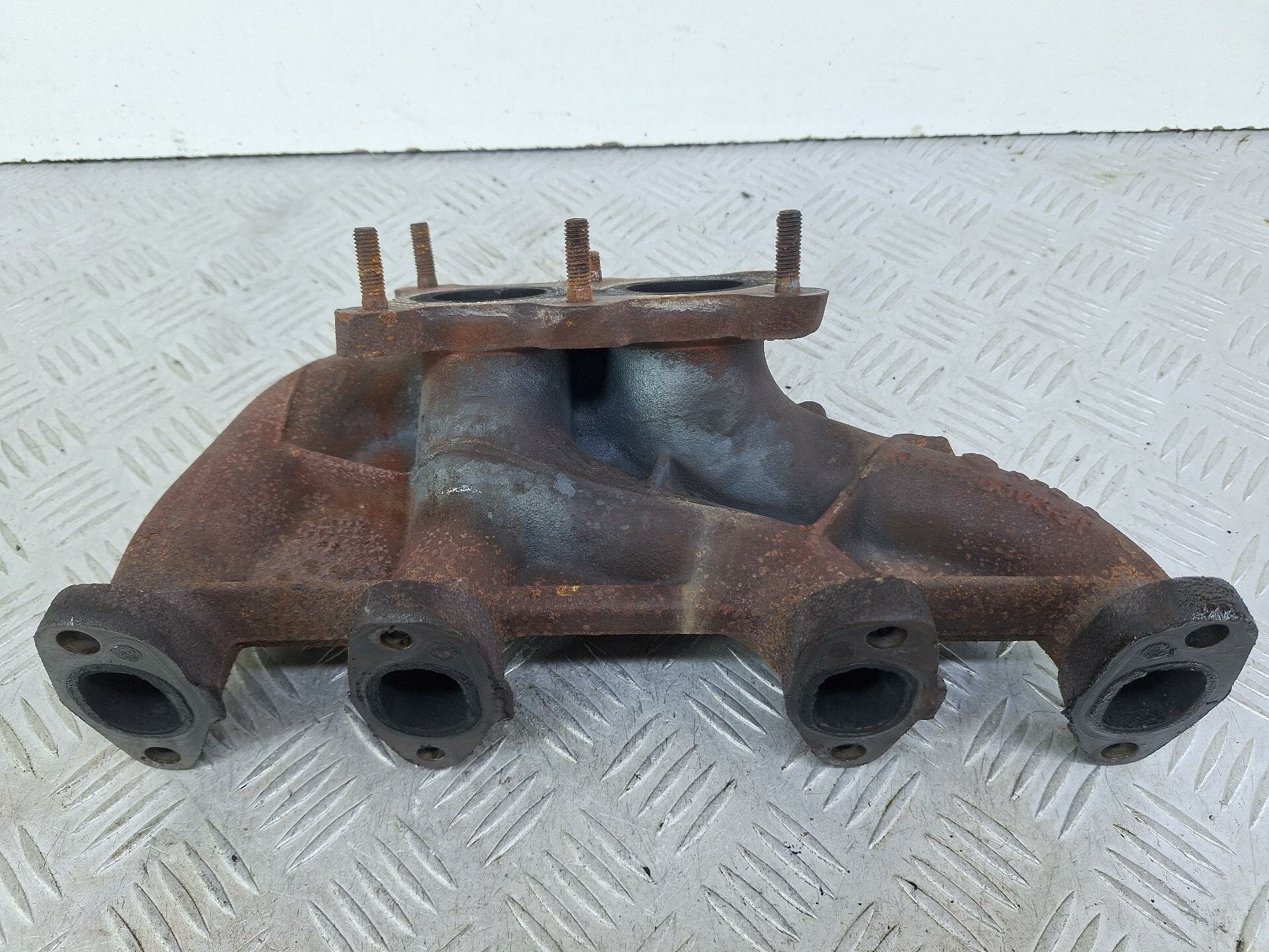 Выпускной коллектор Skoda Octavia 2 1Z5 2008 06A253033P