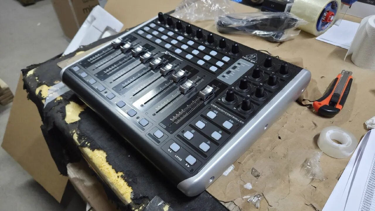 DJ-контроллер Behringer X-TOUCH COMPACT — фото 1