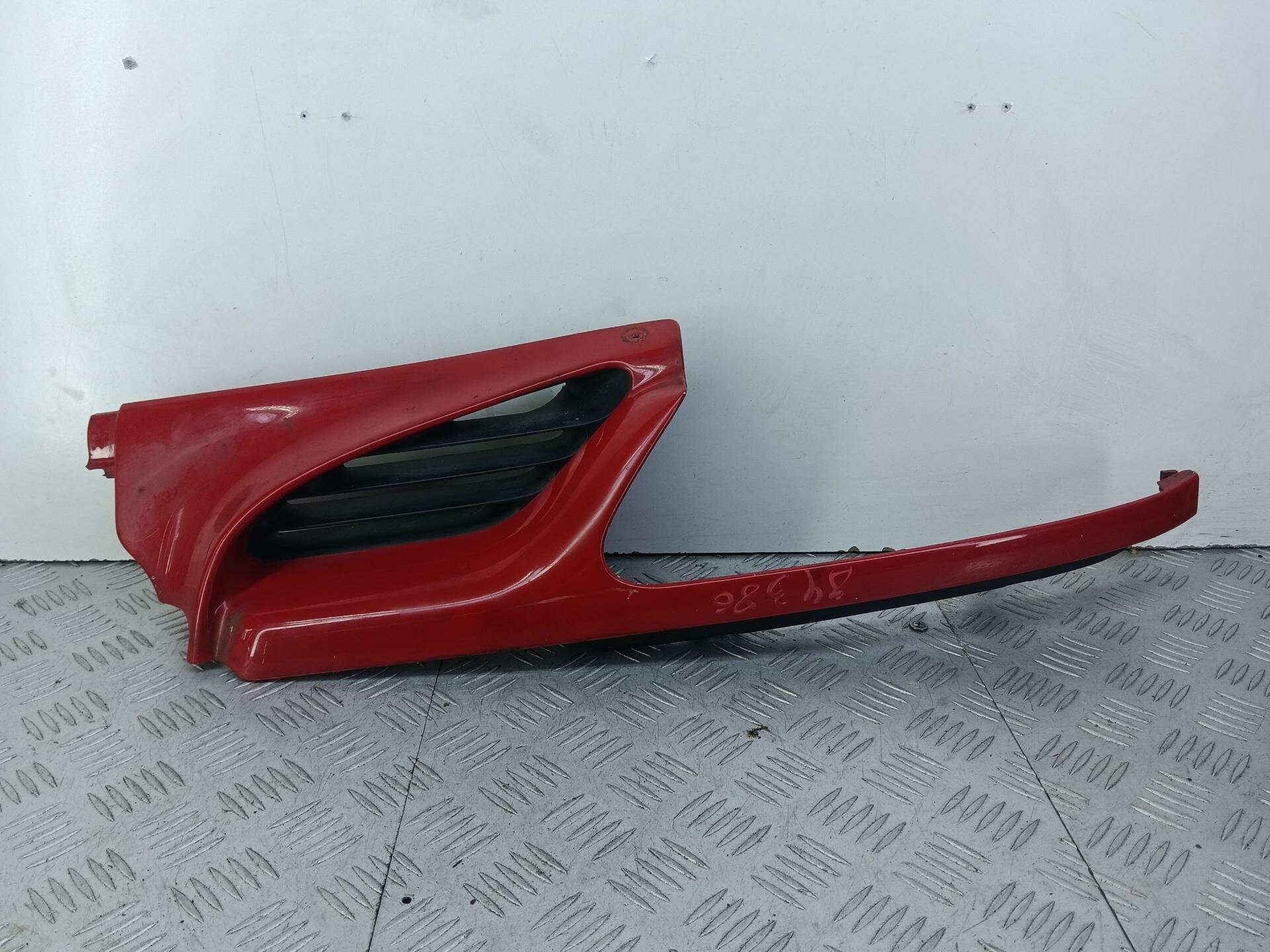 Решетка радиатора Renault Megane 1998 7700834200