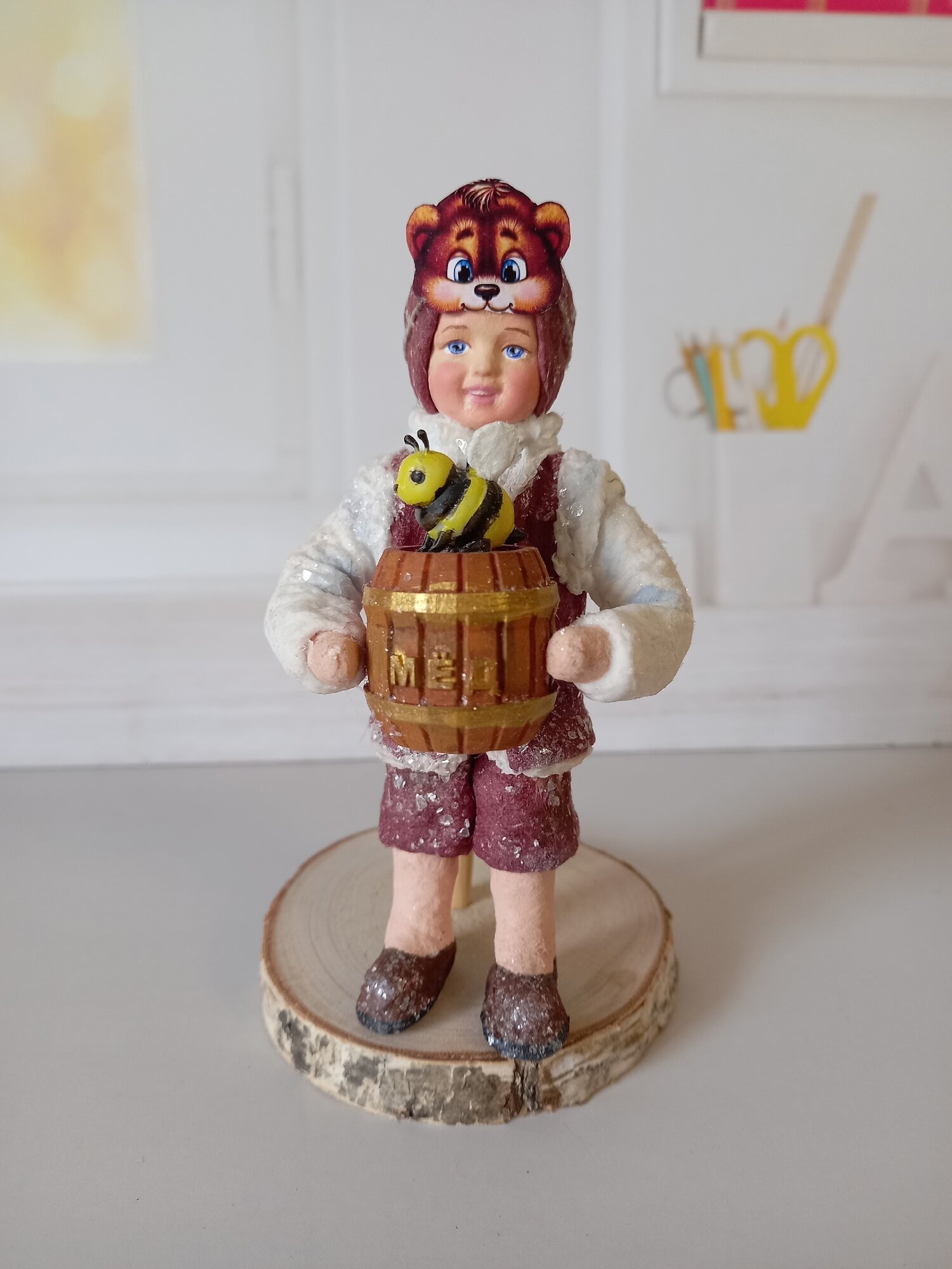 Ватная игрушка на елку "Мальчик-медвежонок с медом". Высота 11,5 см. Ручная работа