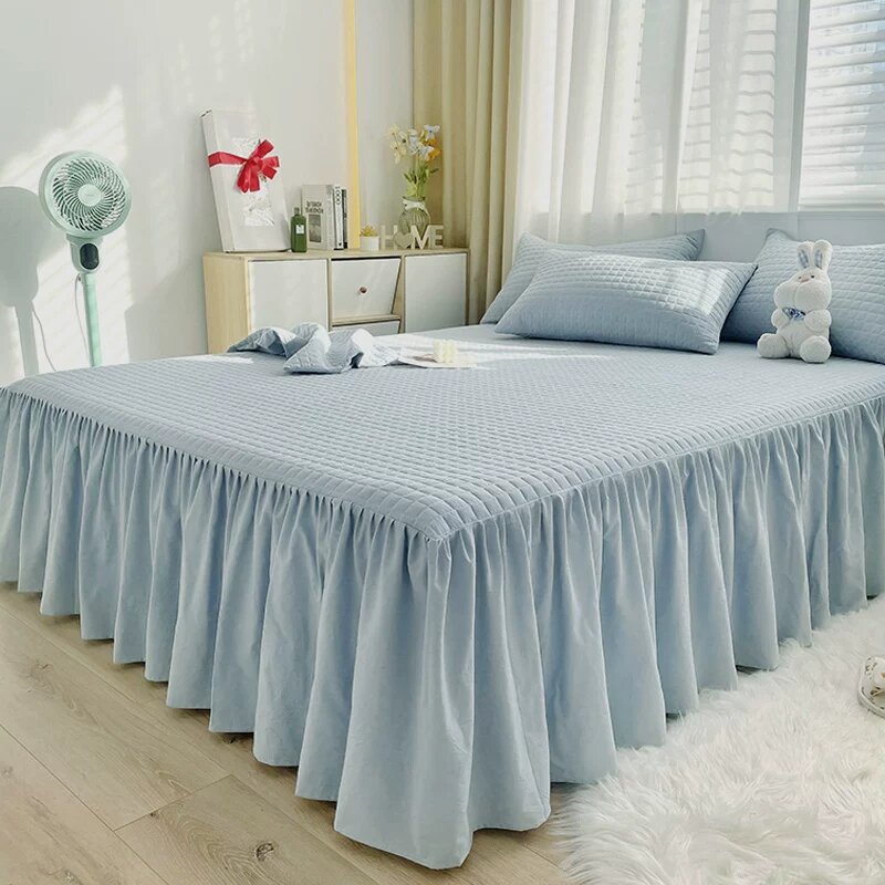 Svetlo-goluboy 3-komnatnyy nabor: 200x220 sm poshivka + 2 podushki