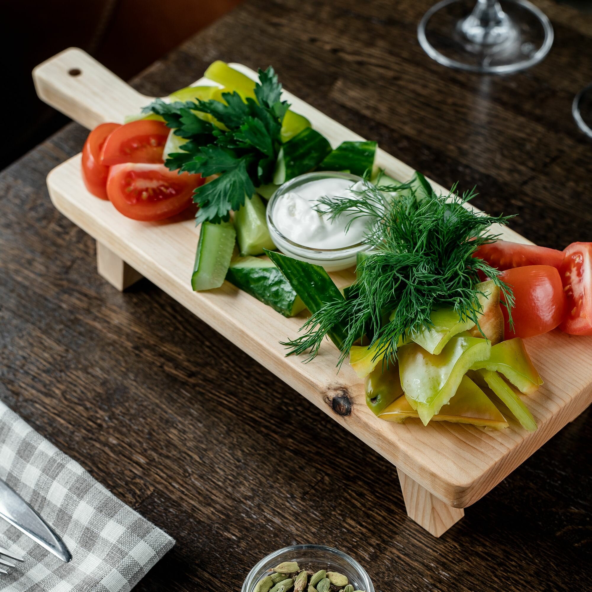 Деревянная сервировочная доска для подачи блюд и закусок из древесины кедра. Art of Siberia. RD13