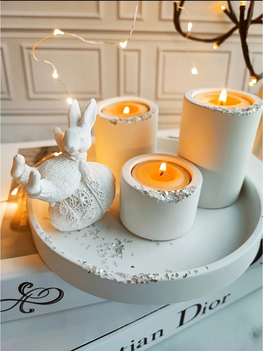 Поднос и подсвечники с кроликом