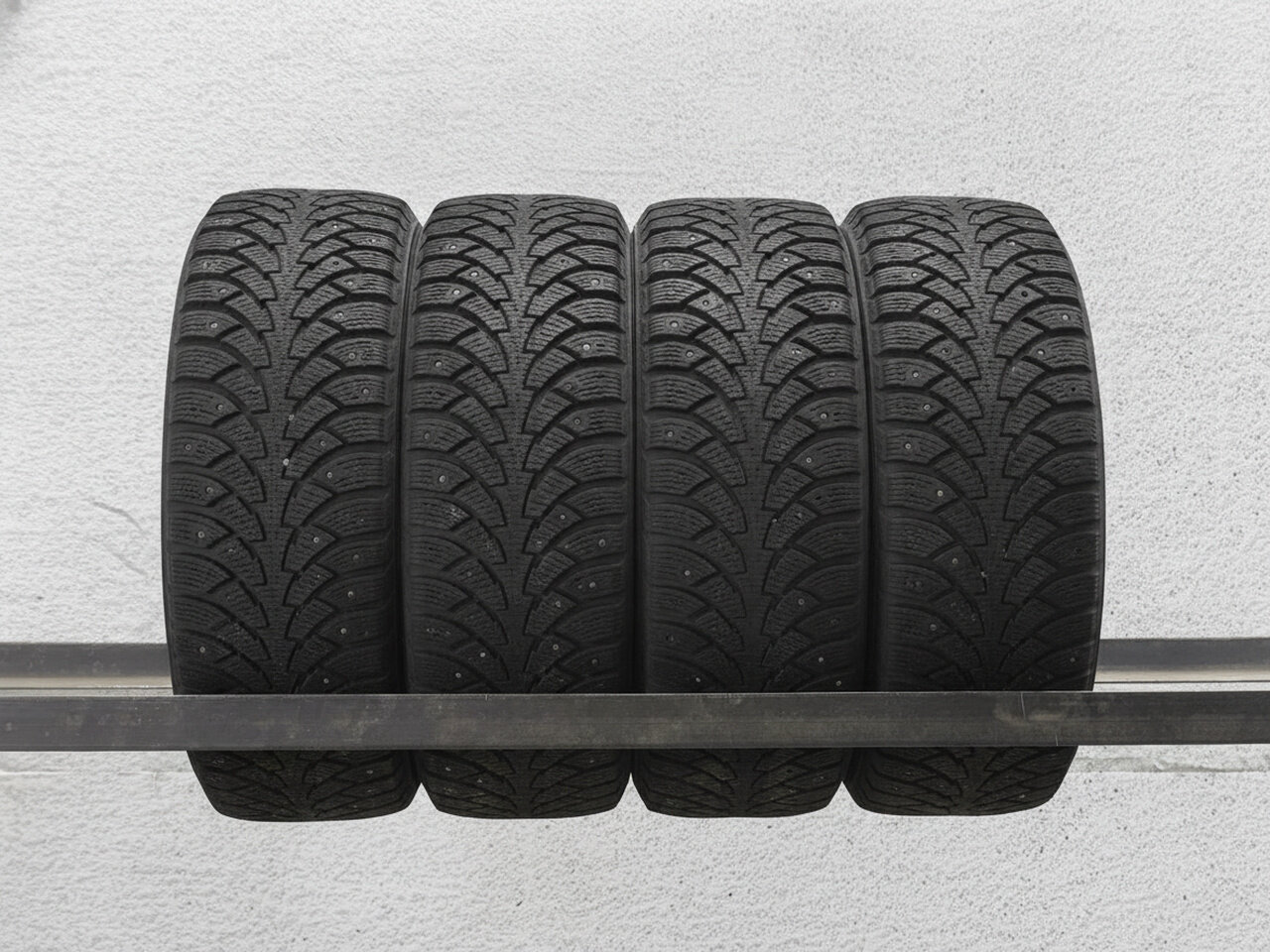 Зимние шины шипованные Nokian Tyres Nordman 4 195/55 R15 45% износ TSB056229