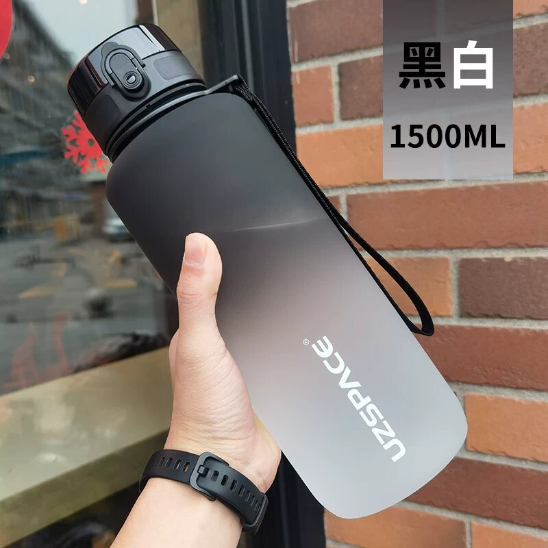 Тритан 1500 мл спортивная бутылка для студентов, градиент черно-белый, легкая портативная