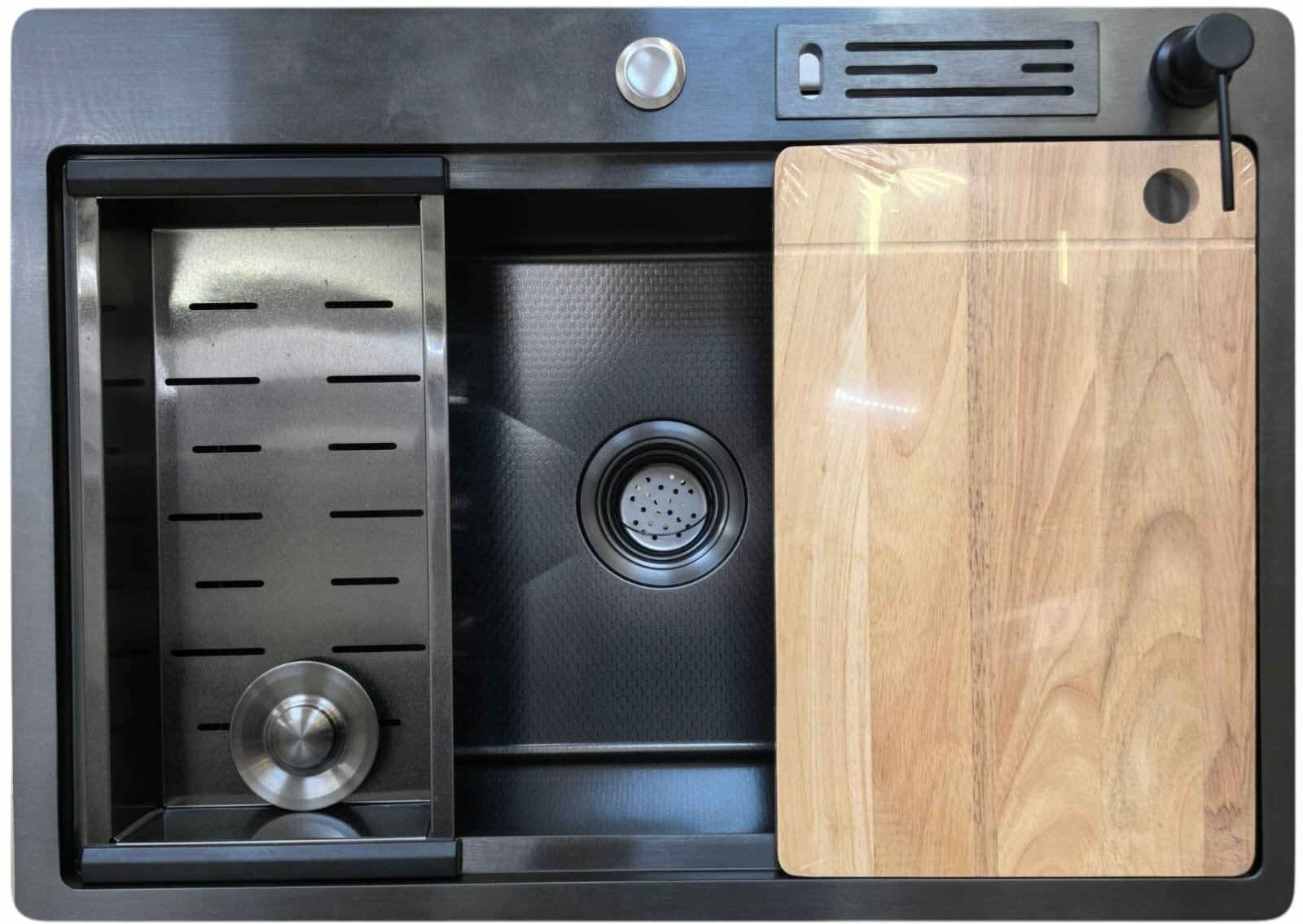 Мойка Wer&Maks 7050 из нержавеющей стали, PVD покрытие, с сифоном, с дозатором, с корзиной, цвет графит