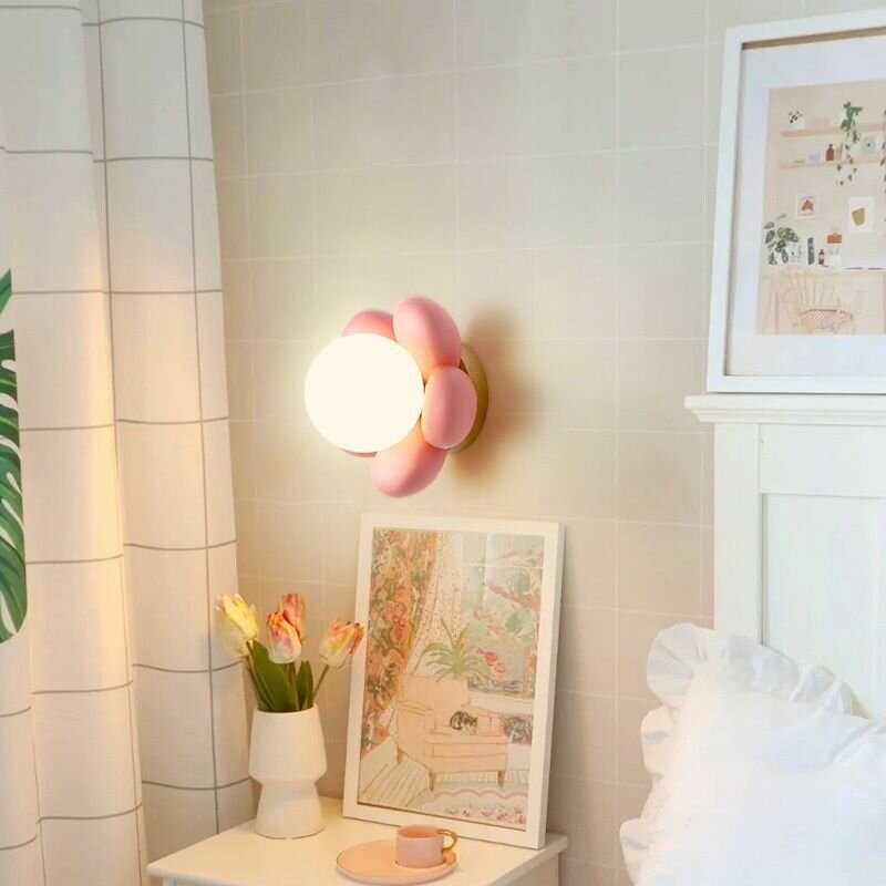 Современный креативный настенный светильник из смолы с цветком для детской спальни, прикроватный светильник для гостиной, бра в форме цветка с круглым шаром в детской