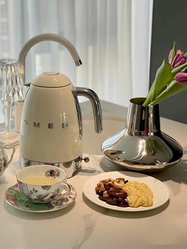 Электрический чайник Smeg Style 50s KLF04CREU, нержавеющая сталь, цвет слоновая кость