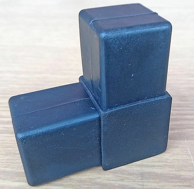 Соединитель пластиковый чёрный, для трубы 30x30х1.2