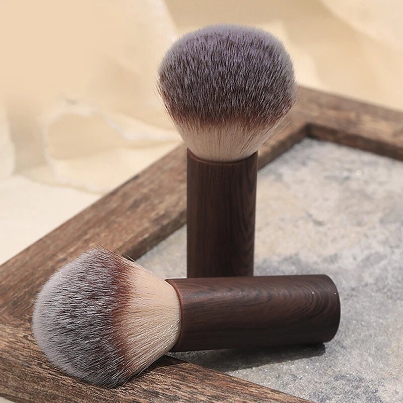 Щетка для ногтей деревянная brown