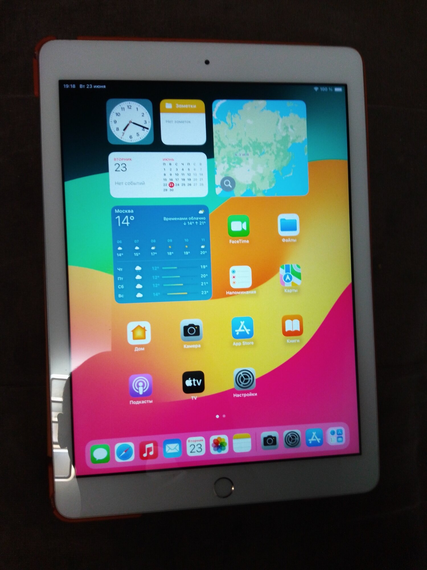 9.7" Планшет Apple iPad 6-го поколения , Wi-Fi, RU, 32 Gb, IOS, коробка зарядка Space Gray