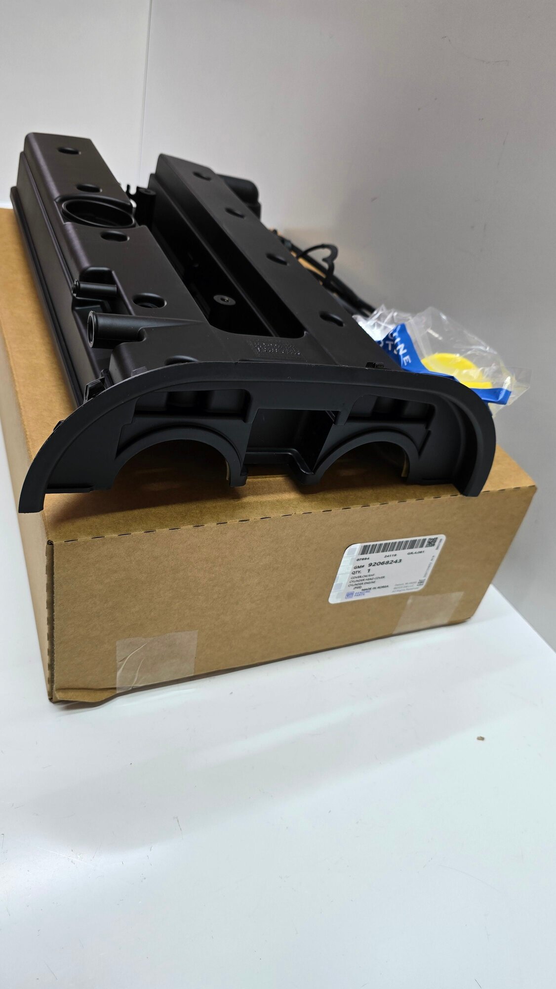 Клапанная крышка Опель Антара 2.4, Шевроле Каптива 2.4