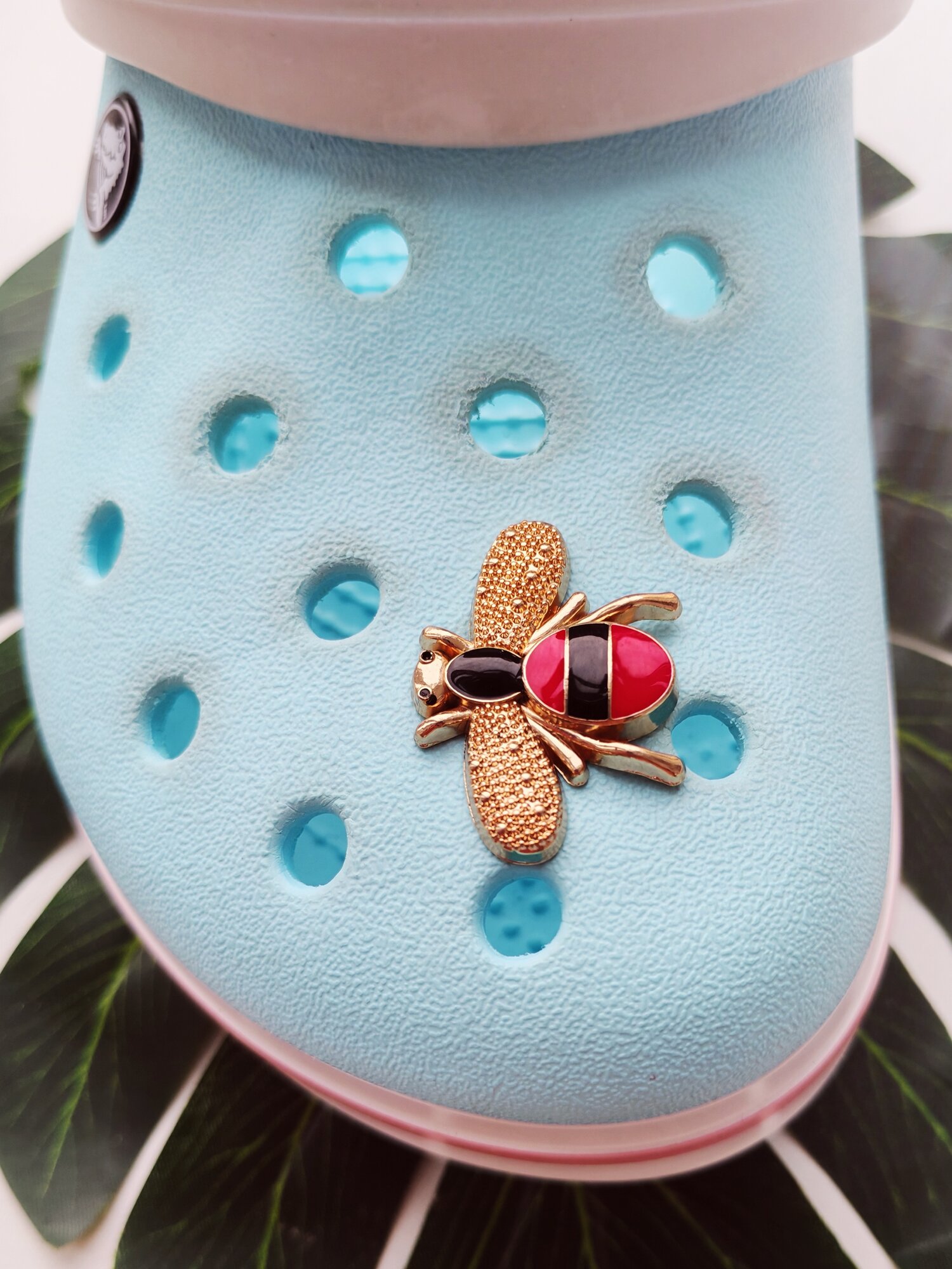 Джибитс пчелка муха в стиле gucci на Crocs