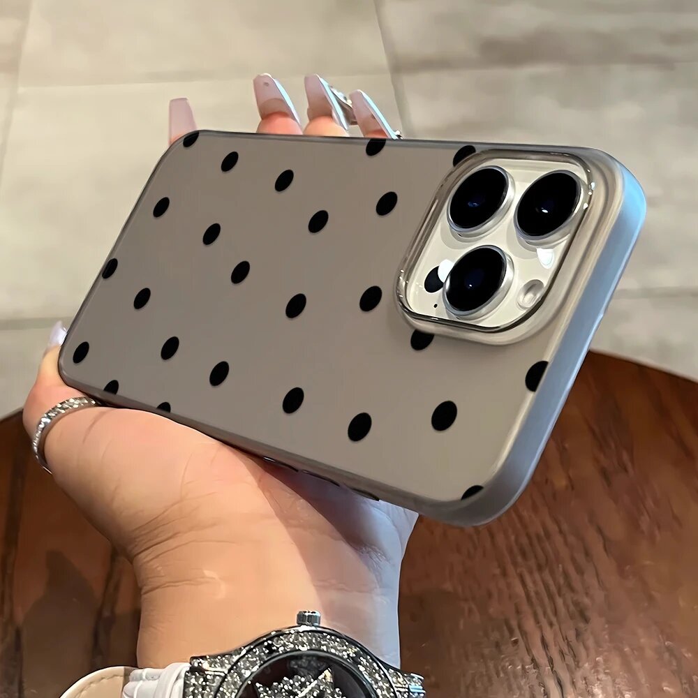 Чехол для iPhone 16 Pro, серый в горошек