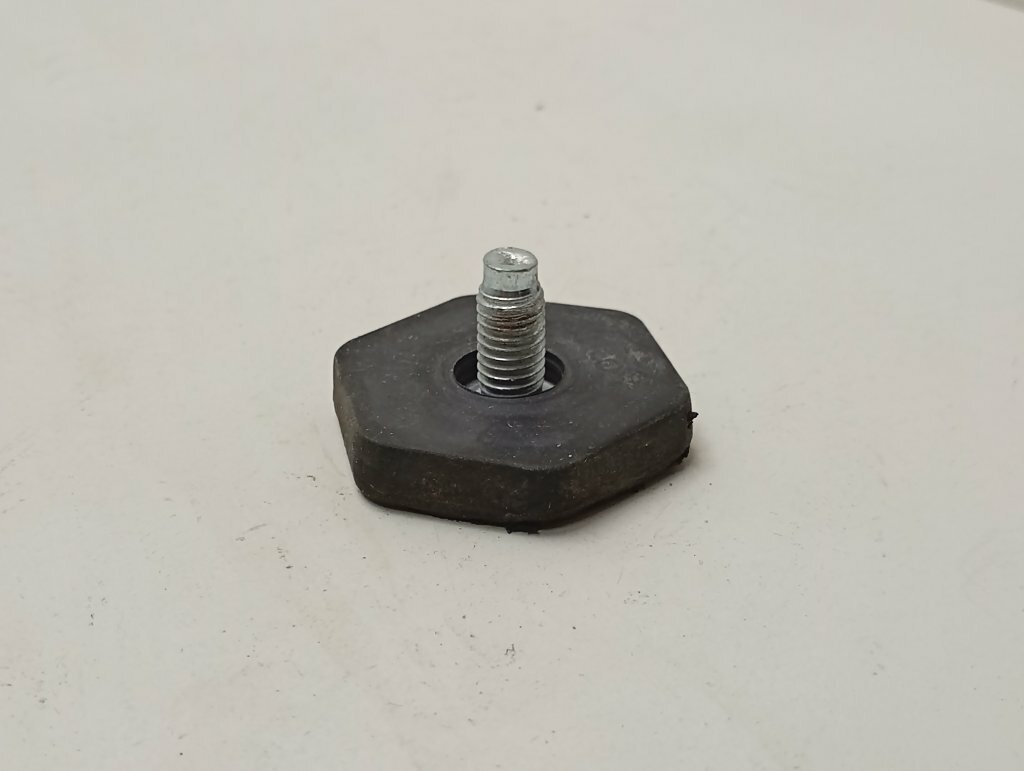 IWUE4105CIS кт64 Ножка для стиральной машины Indesit IWUE4105CIS б/у