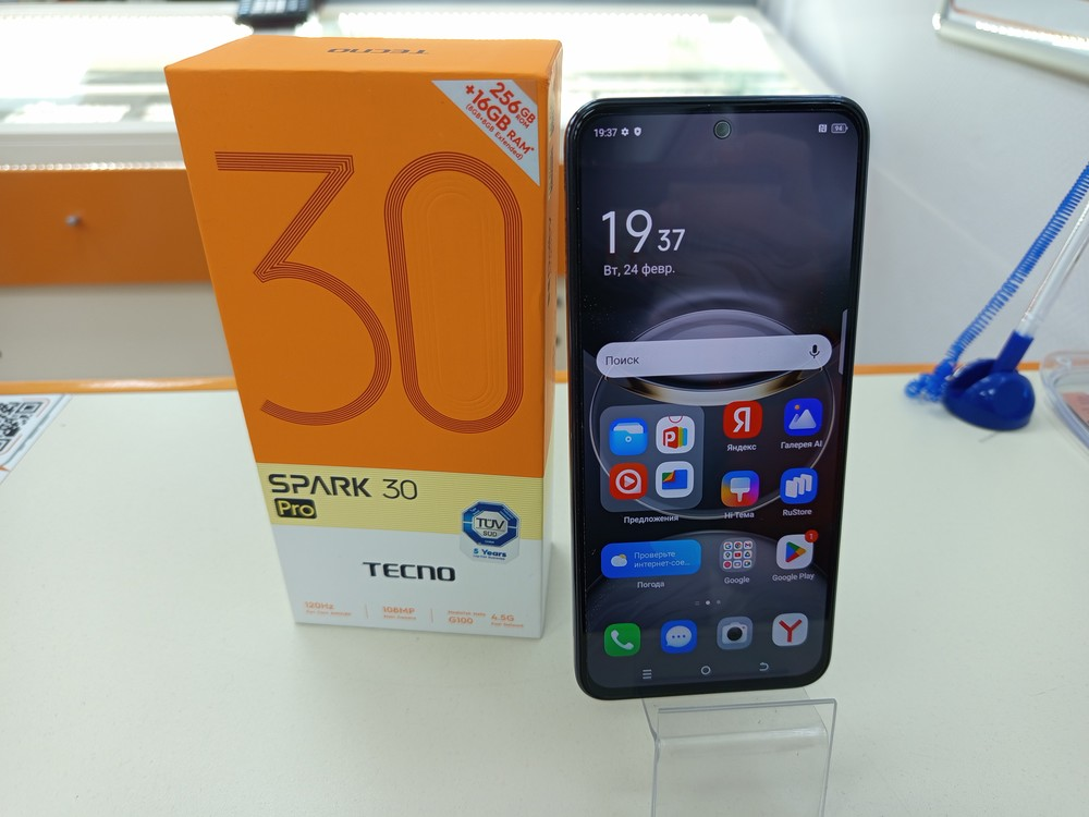 Смартфон Tecno Spark 30 Pro 8/256GB Obsidian Edge Ростест, черный. Уценка Б/У