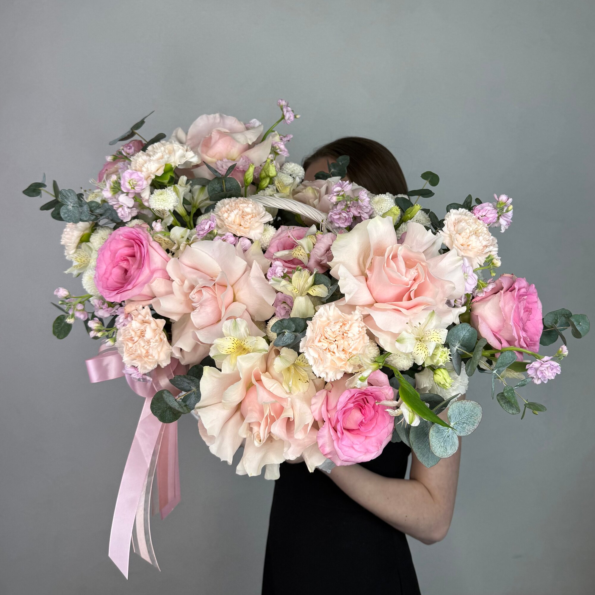 Корзина с цветами, авторская композиция в розовой цветовой гамме от "FlowerLand"